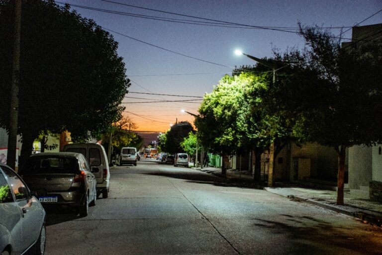 Todas las calles del centro de la ciudad cuentan con luminaria led ...